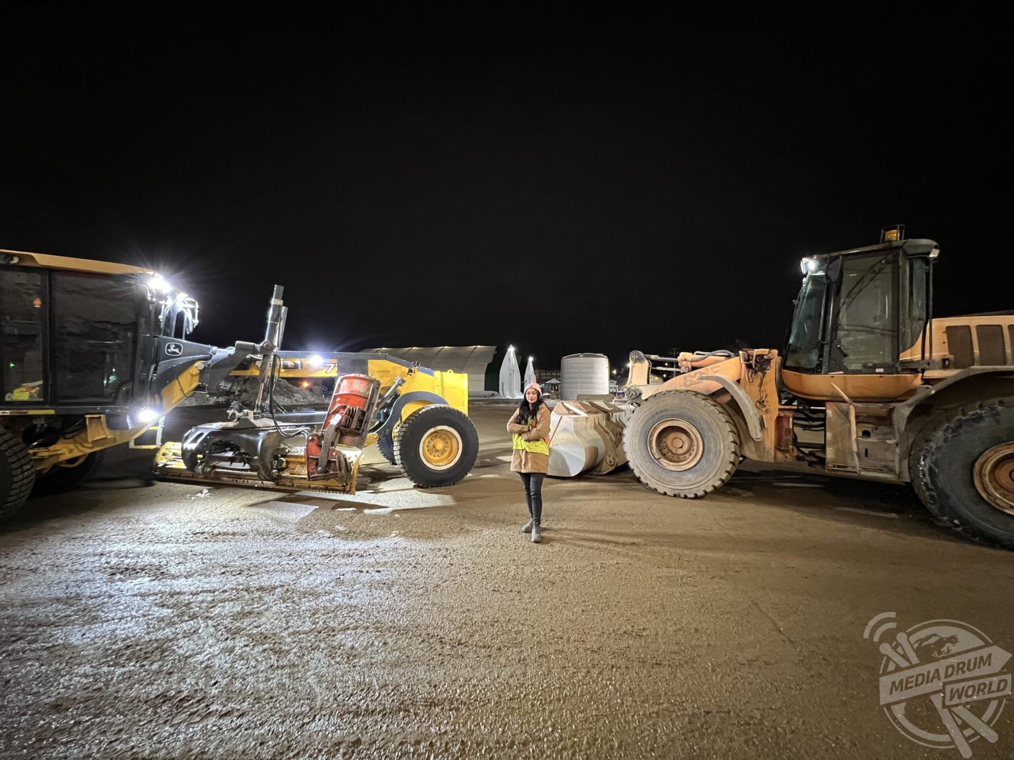 Glam Construction Worker vs Boomers - Media Drum World