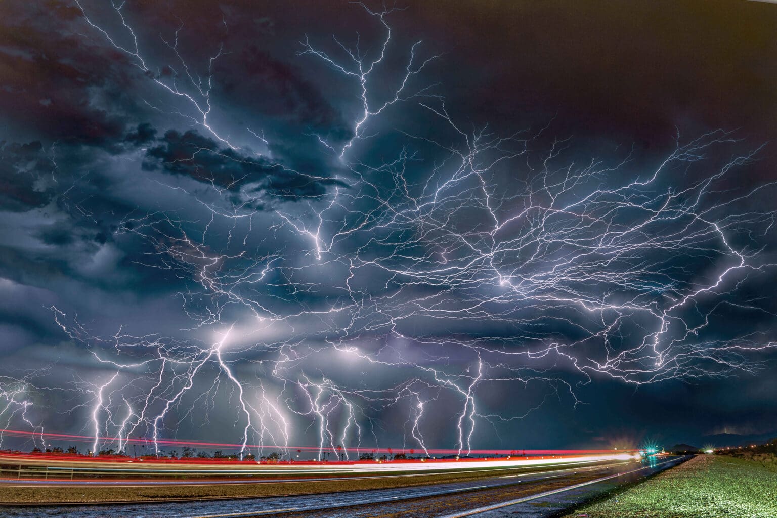 How this lucky photographer captured a shocking lightning storm named ...